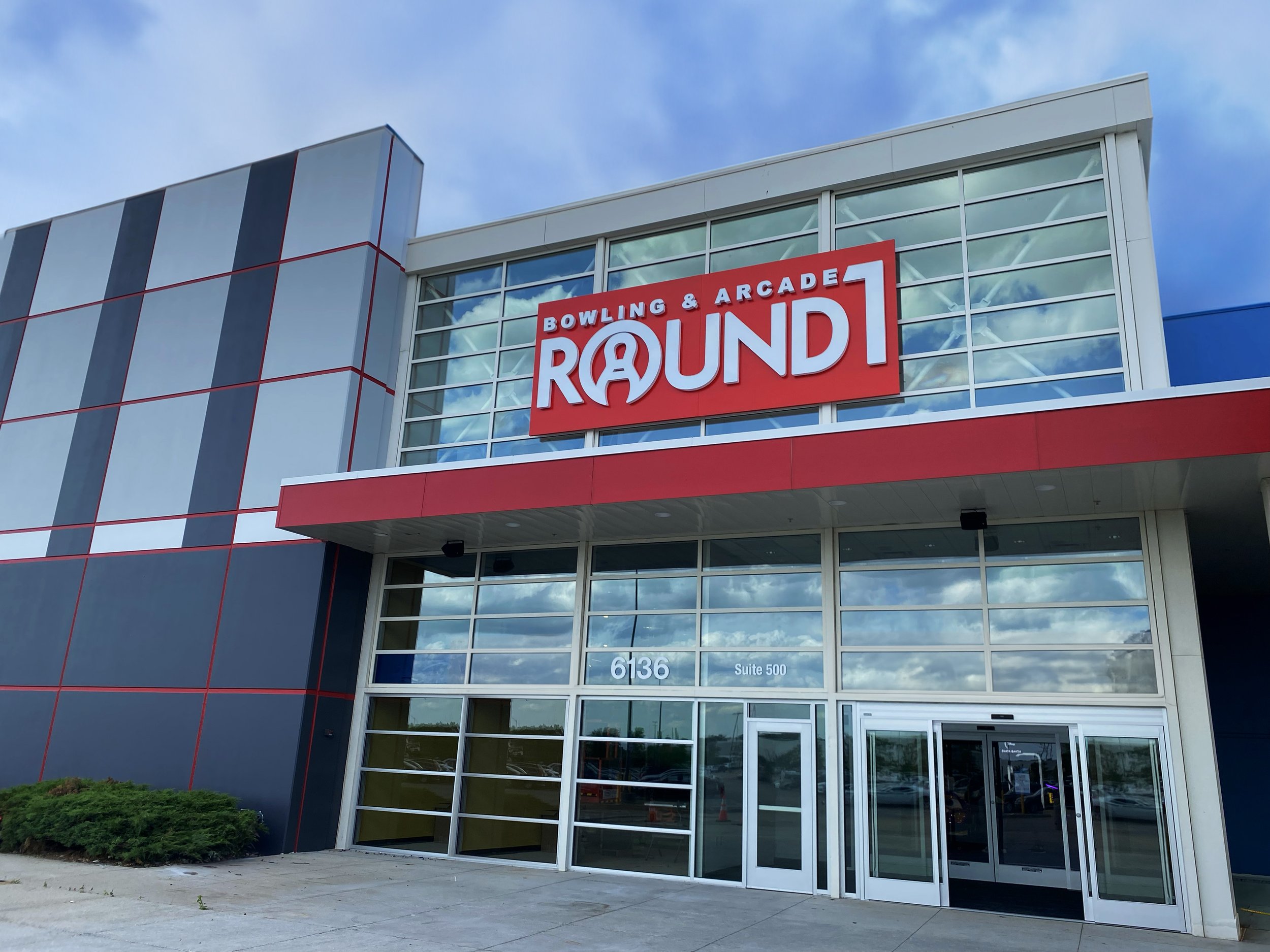 6170 W Grand Ave, Gurnee, IL 60031, Reg BH 10AM-2AM | Round1 USA