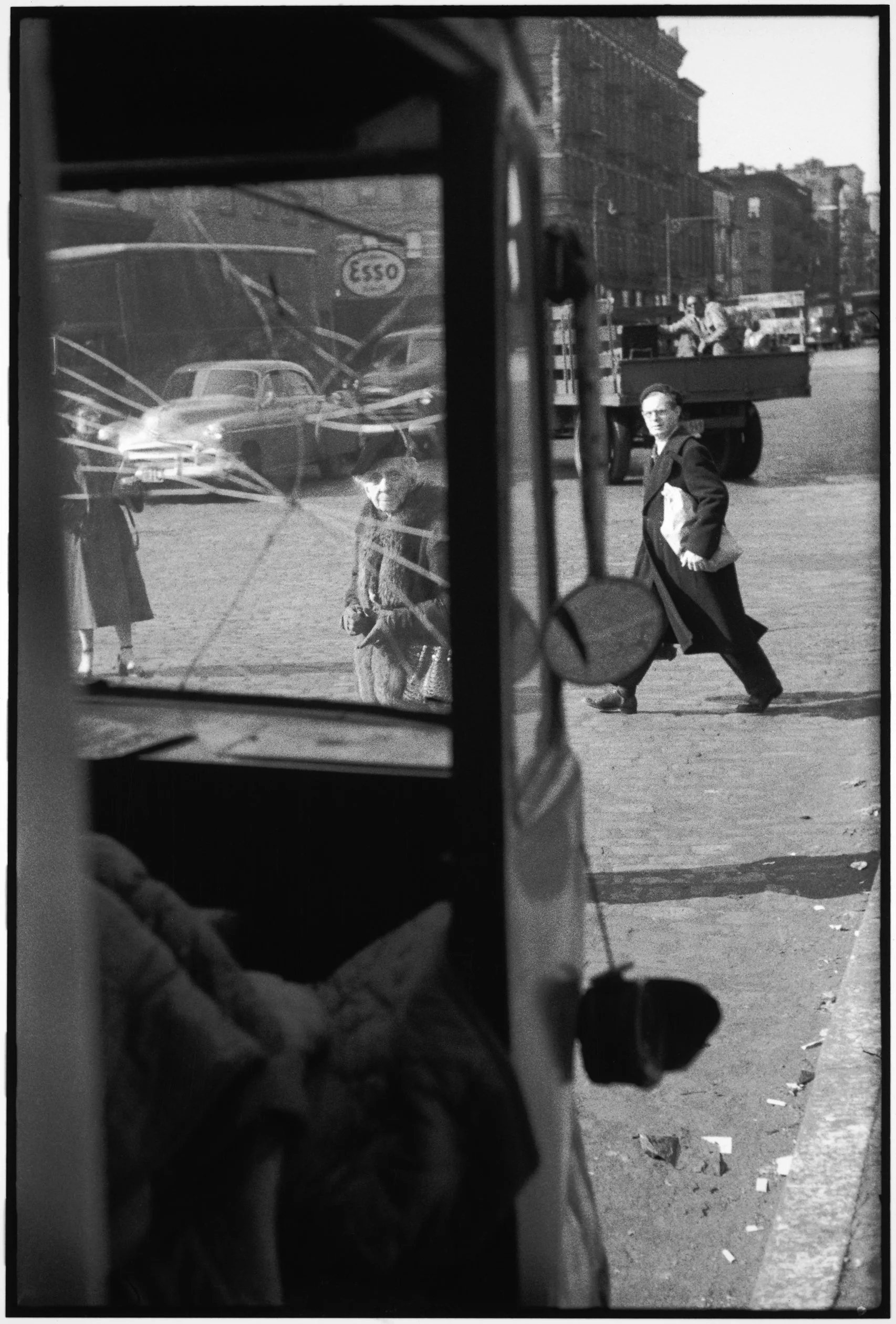 Black and white photos — Saul Leiter Foundation