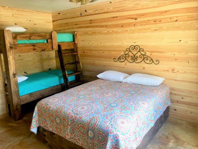 Merle's Manor — Neal's Lodges