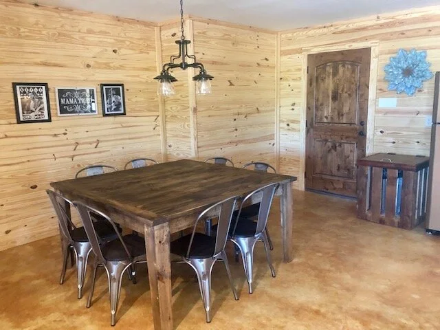 Merle's Manor — Neal's Lodges