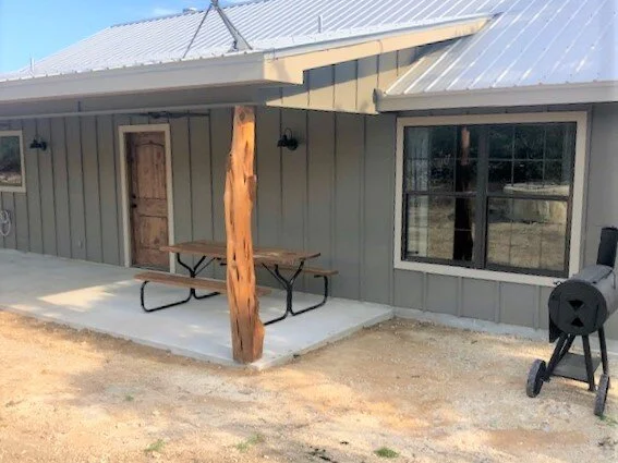 Merle's Manor — Neal's Lodges