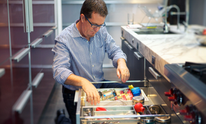 Peter Walsh – Clutter Organiser