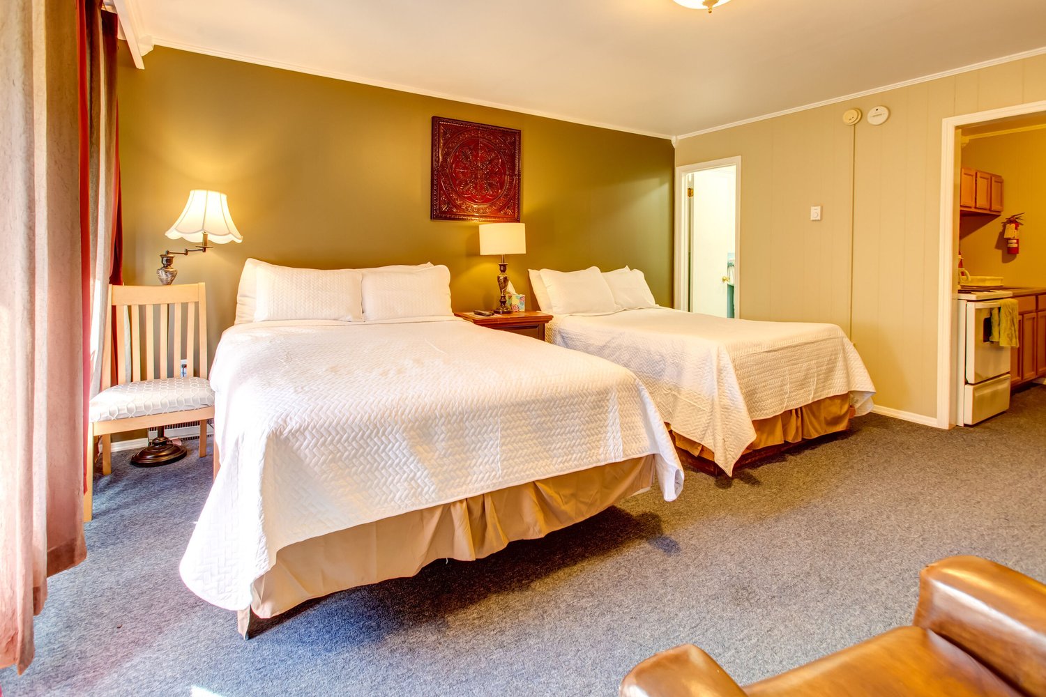 Accommodations — Starlite Motel & Suites