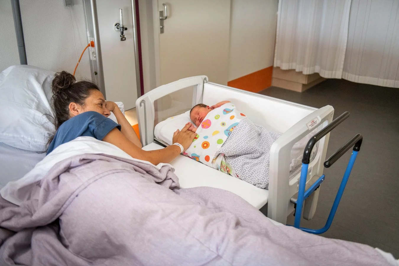 Rooming-in: Keeping newborns and mothers together — Southern Natural ...