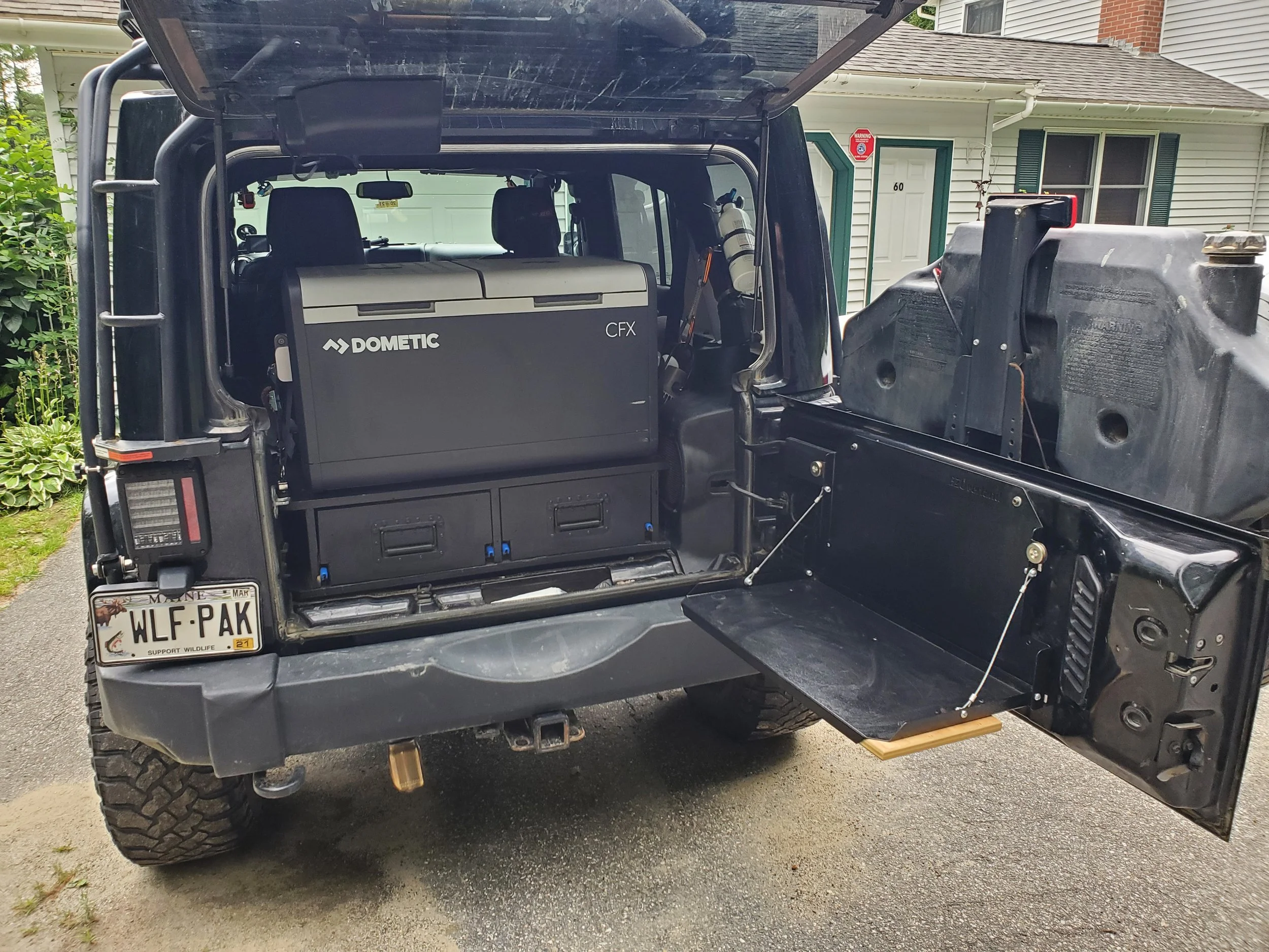 Custom Jeep Storage Platform — Wolfpack Explorers