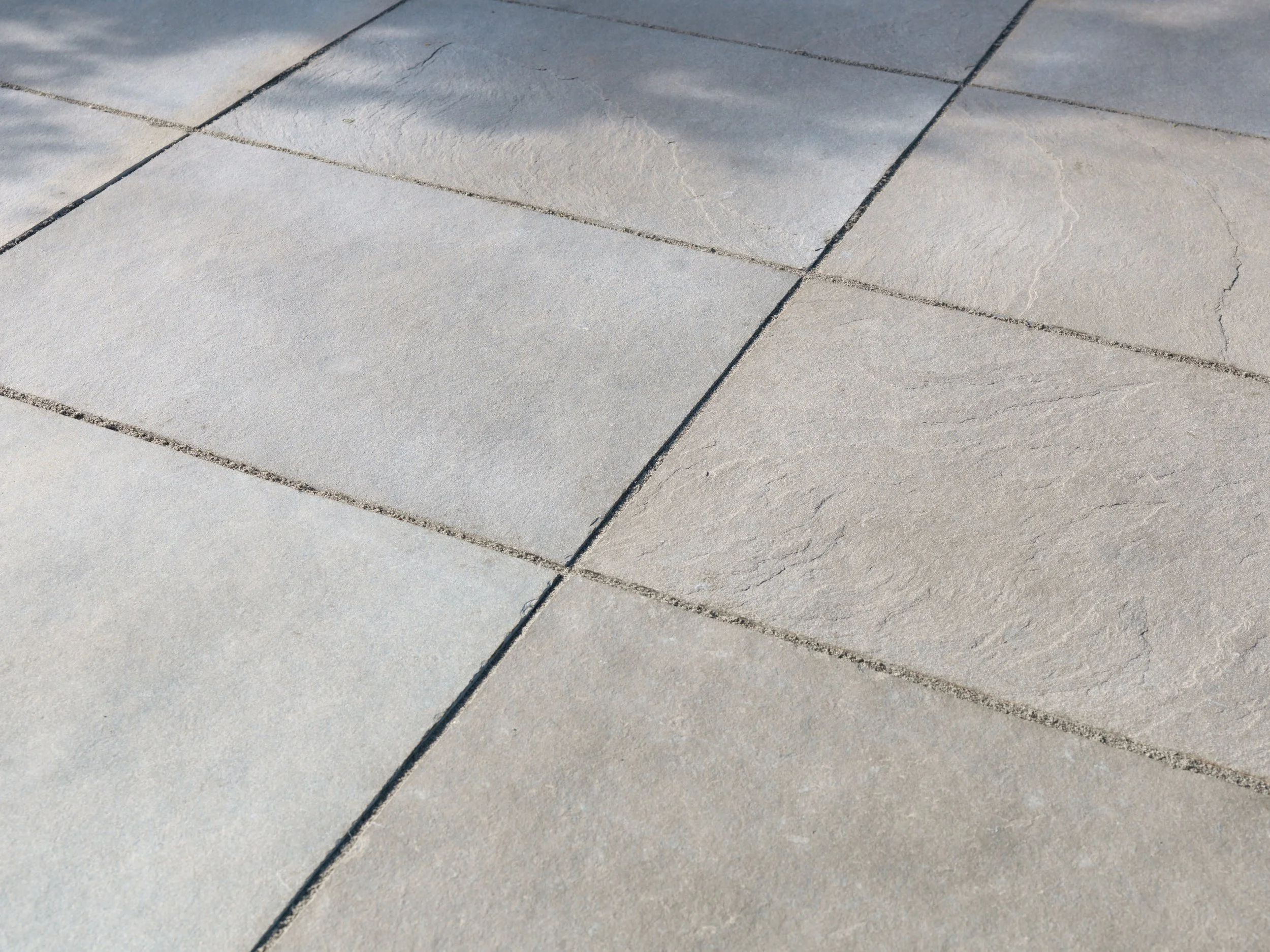 Gris Riven Limestone - Light Grey Limestone Paving — Allgreen