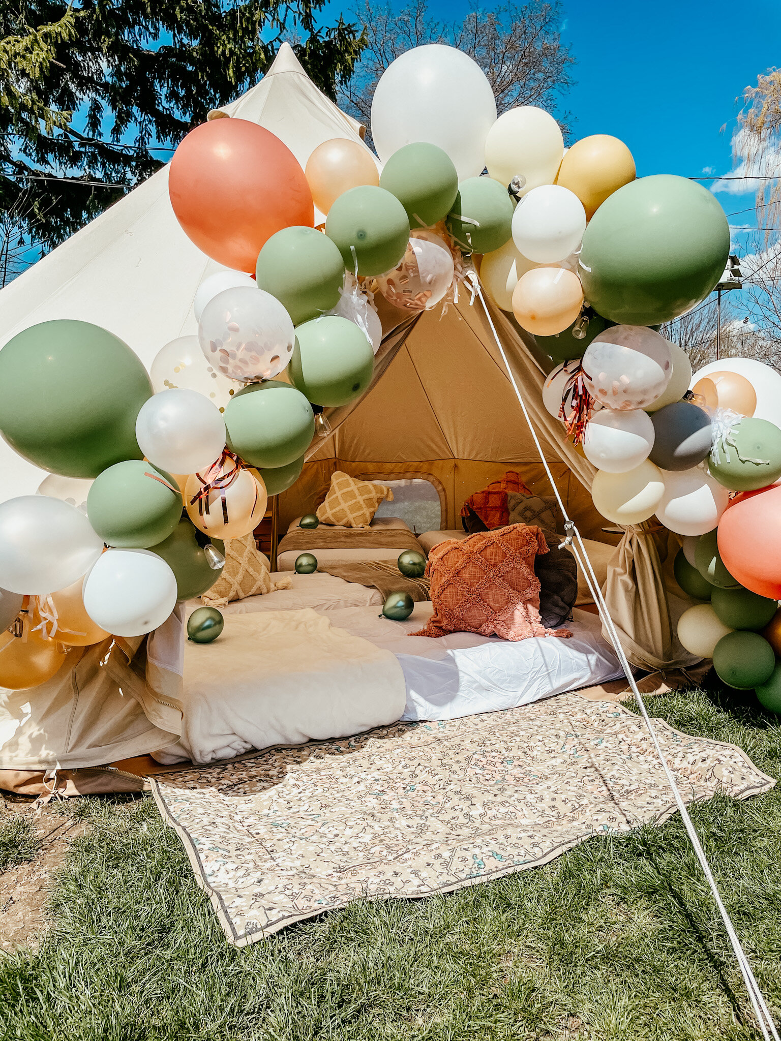 GlampOut — Honeybee Tents and Events