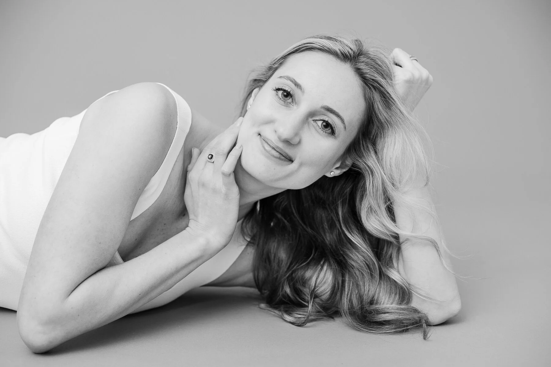 How to feel less awkward in front of the camera with natural poses ...