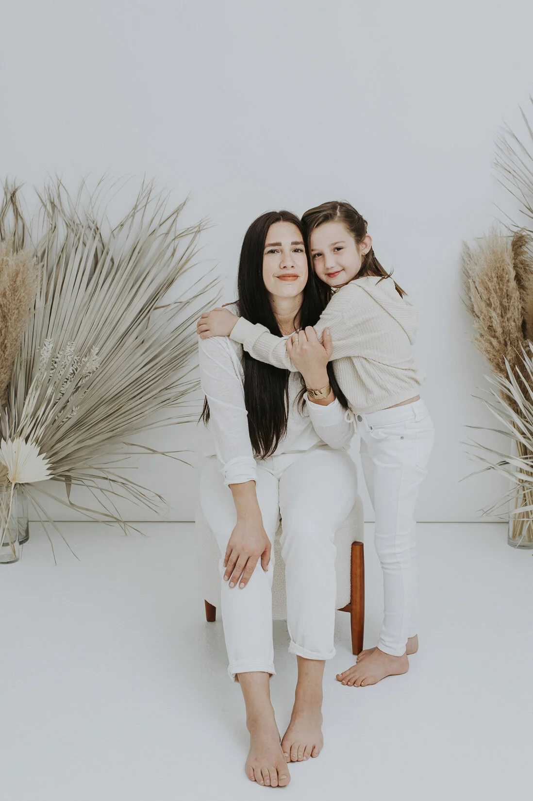 How to feel less awkward in front of the camera with natural poses ...