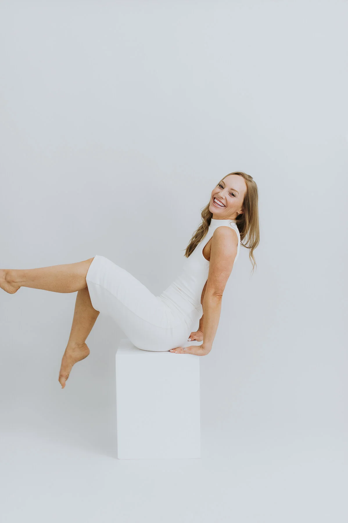 How to feel less awkward in front of the camera with natural poses ...