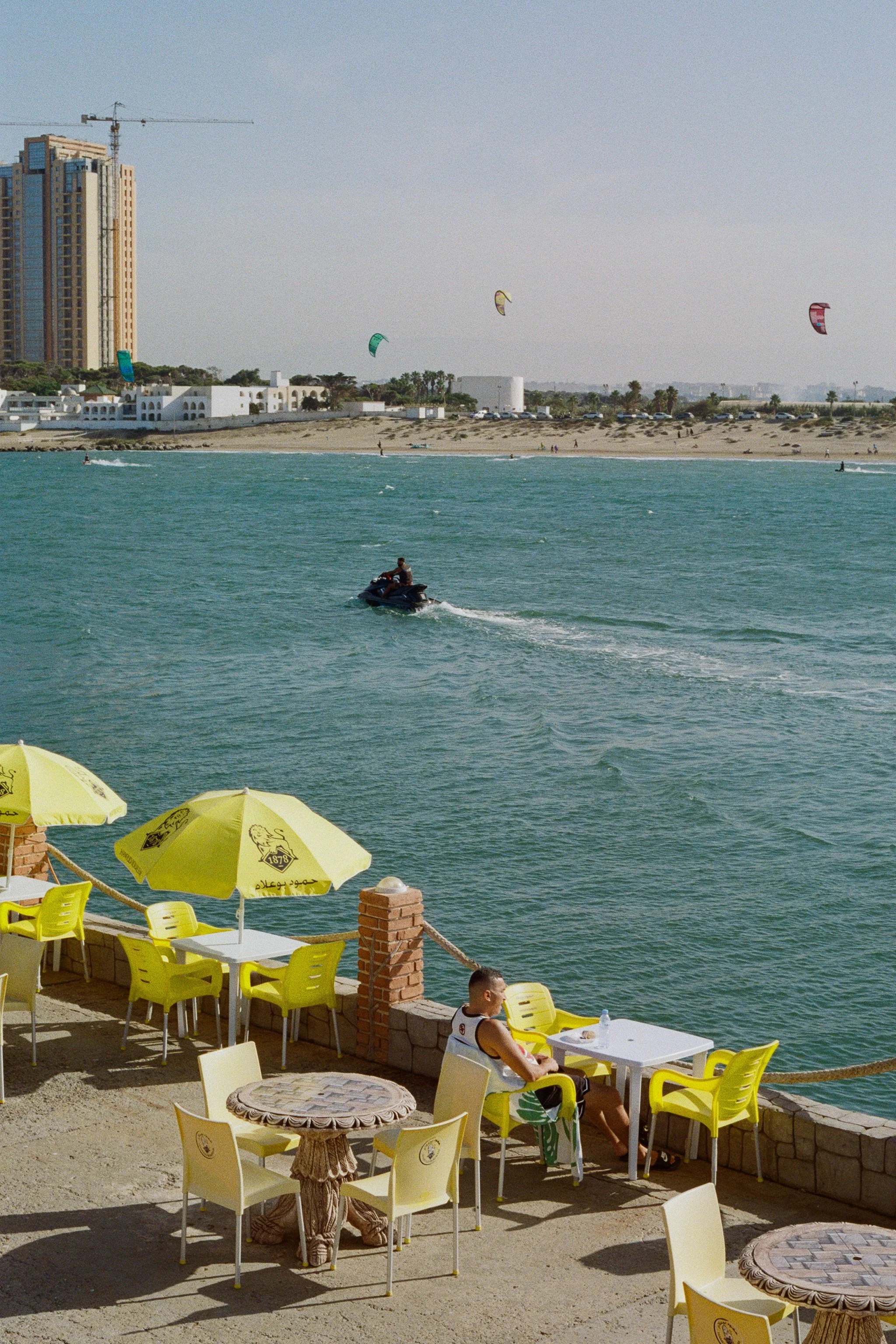 Al-Bahdja, poème et série photo par Imène Bms — Dune Magazine