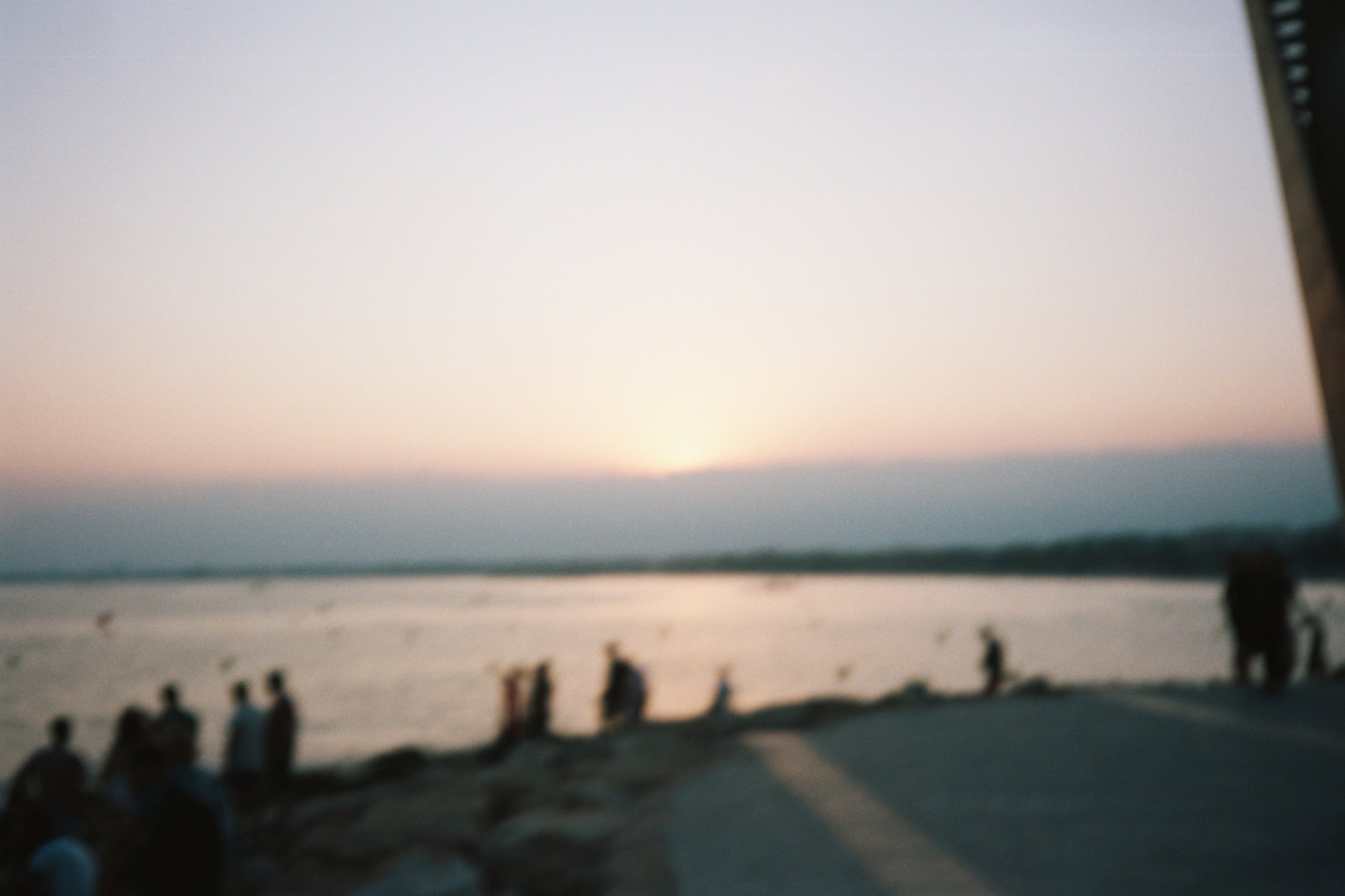 Al-Bahdja, poème et série photo par Imène Bms — Dune Magazine