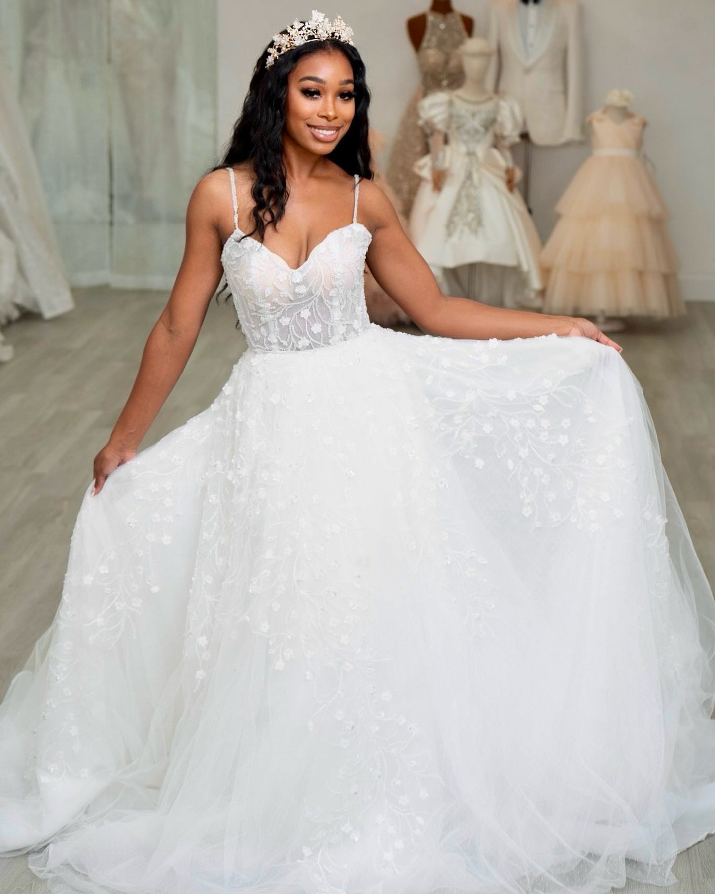 15 Modern Custom Ball Gowns That'll Stun on Your Wedding Day — Estelle ...