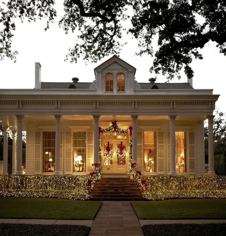 The Cutest Holiday Houses to Inspire You This Christmas — The Curb ...