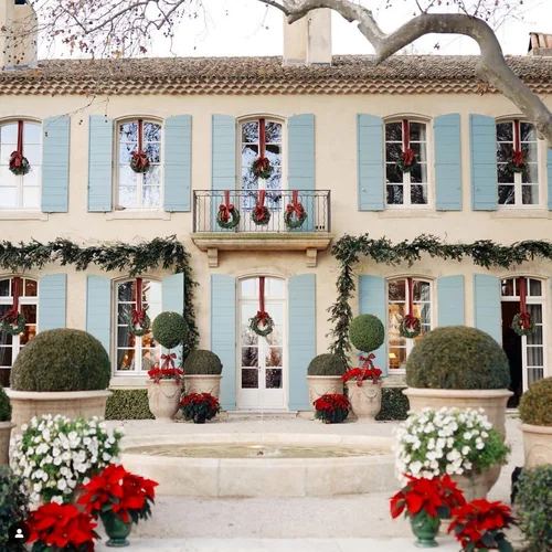 The Cutest Holiday Houses to Inspire You This Christmas — The Curb ...