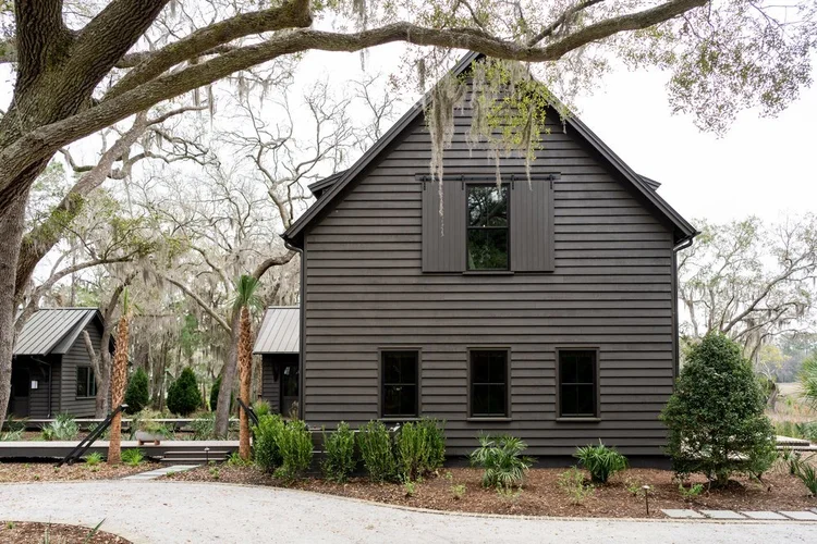 20 Stunning Black House Exteriors That Prove Dark Siding Is In Style ...