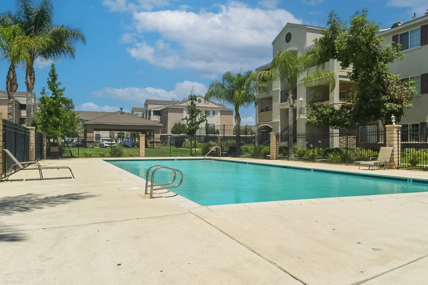 La Pacifica Apartment Homes