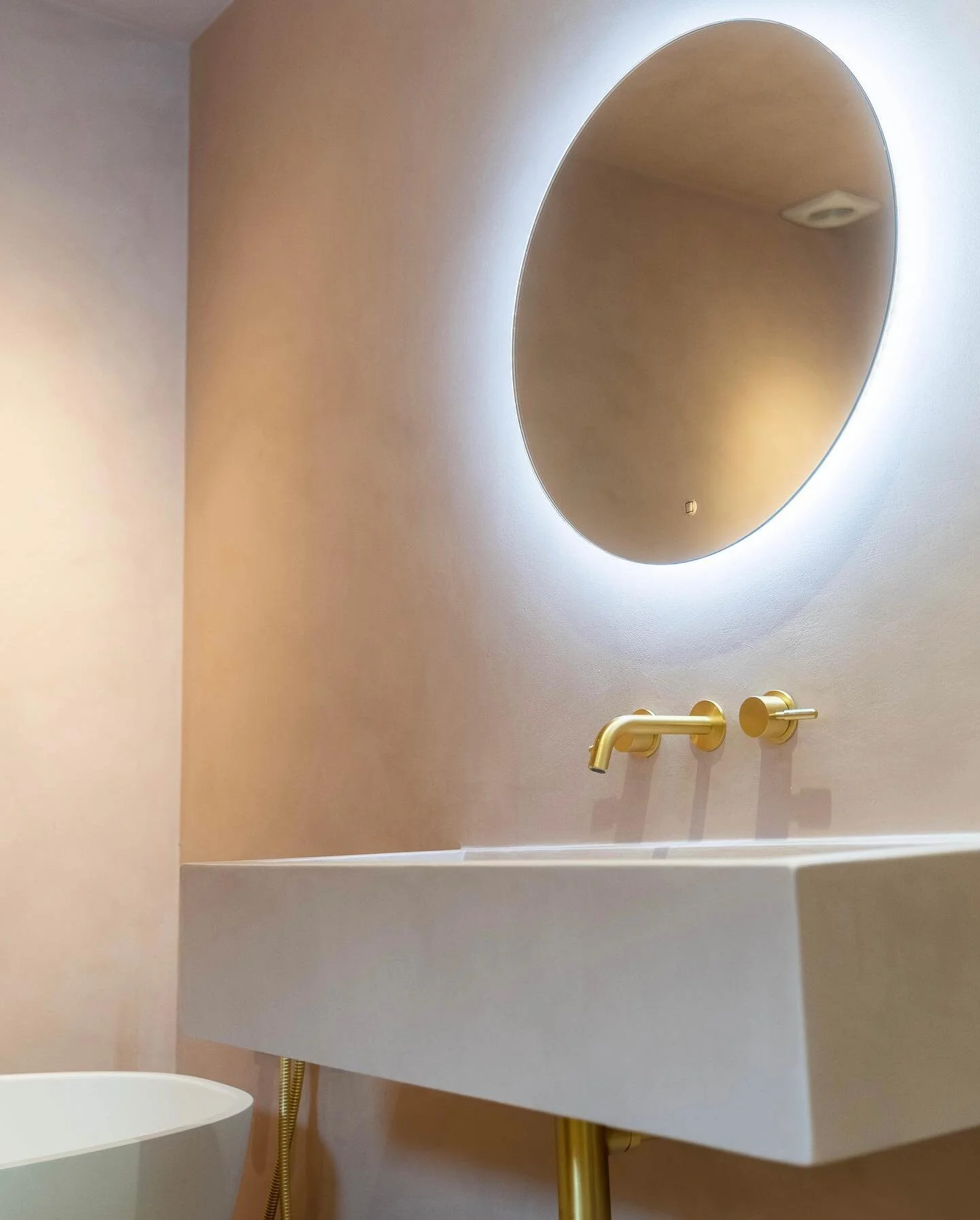 Microcement floors, bathrooms and specialist plaster finishes