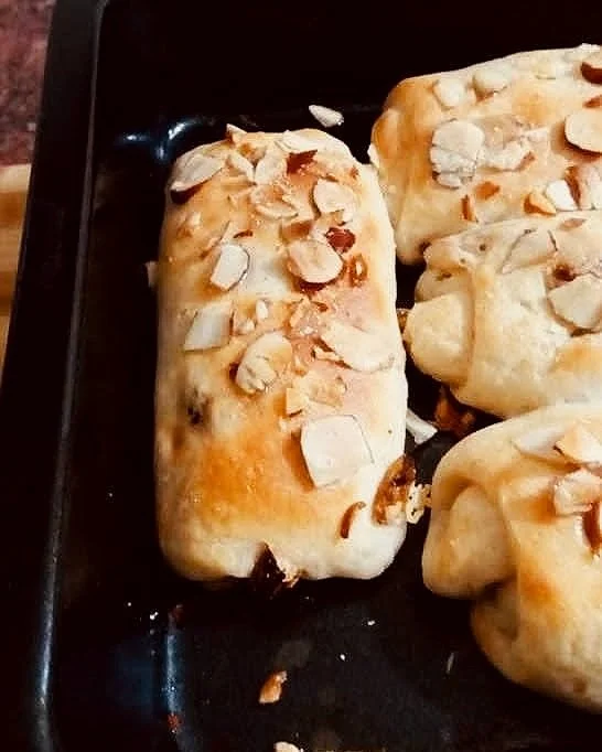Raisin Buns — Your Everyday Cook