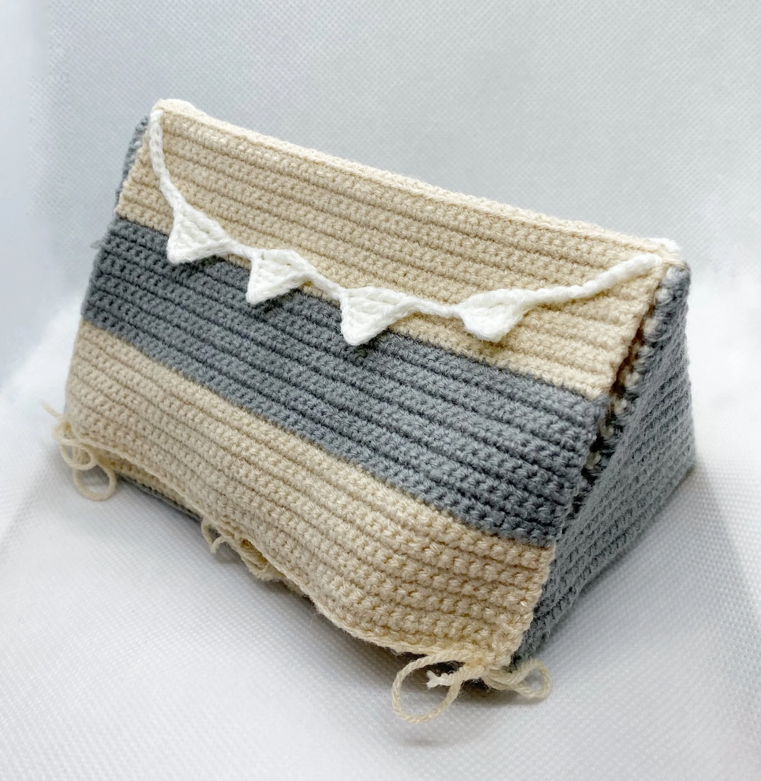 How I crocheted a Mini Tent to hold my mini Amigurumis — Pocket Yarnlings