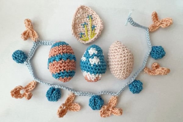 Free Crochet Simple Easter Egg Pattern — Pocket Yarnlings — Pocket Yarnlings