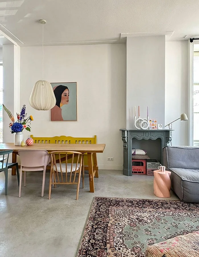 Funky walls? Discover this wallpaper-richt apartment! | SCANDIBOOM