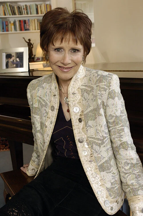 Biography — Marjorie Wallace