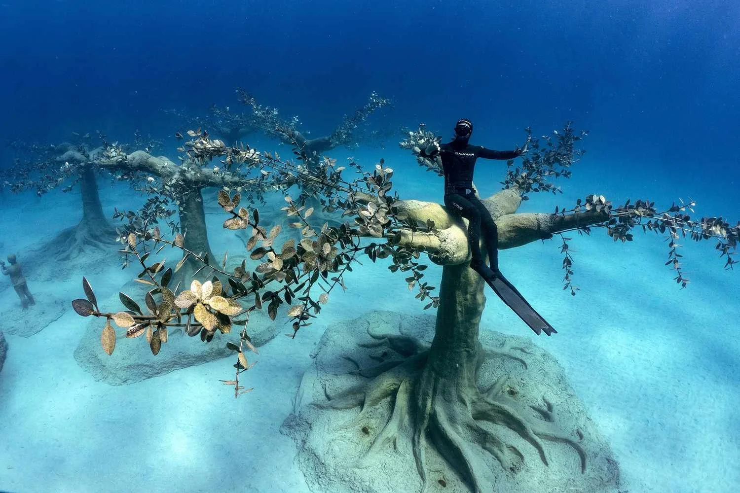 Best Underwater Museums Sculptures of the World / MOUA / Museum of ...