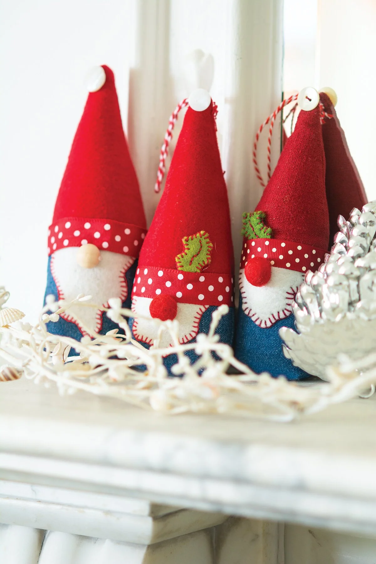 Mandy Shaw's Red and White Christmas Book — Dandelion Designs by Mandy Shaw
