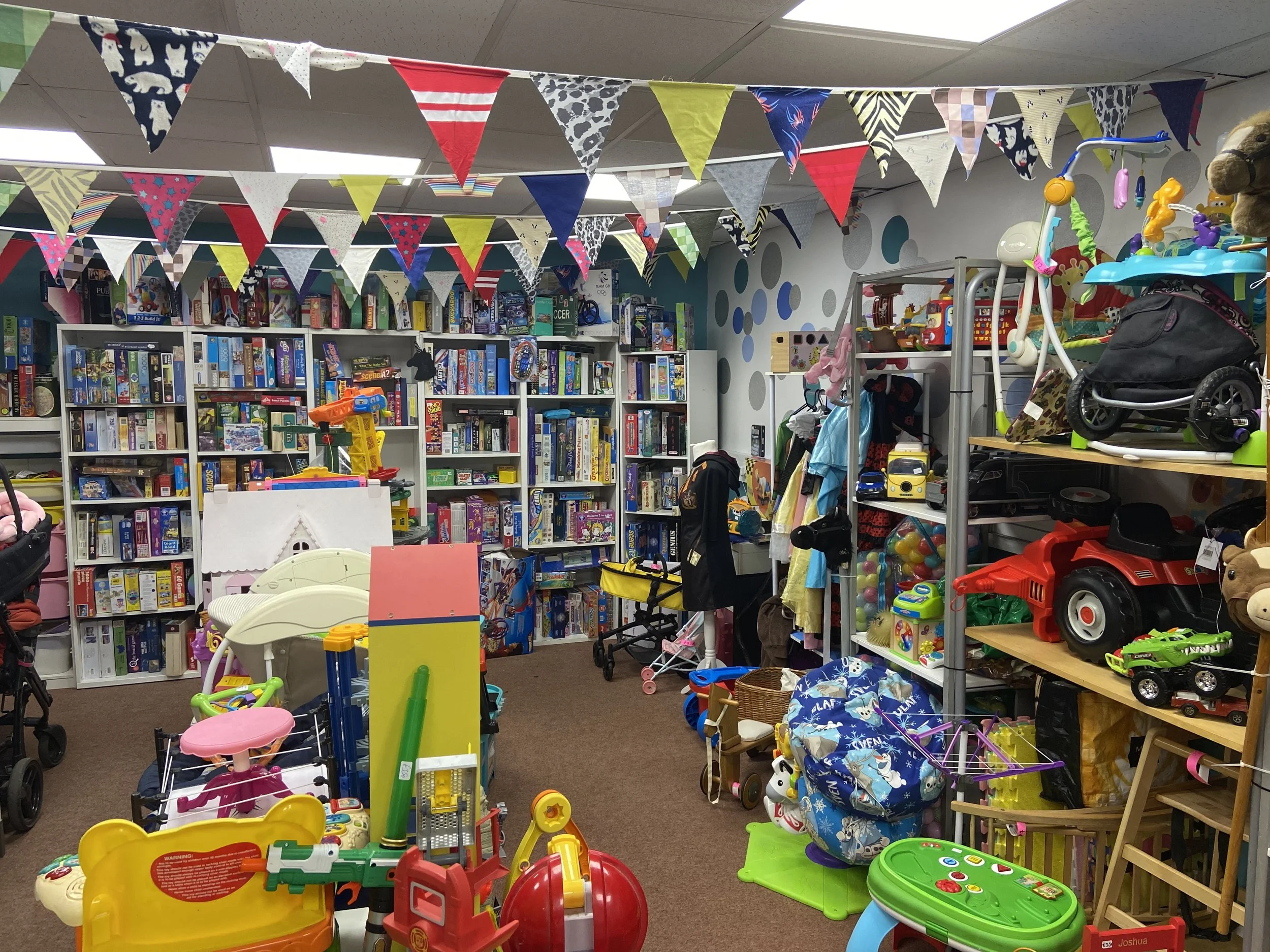 Shop Second-Hand Items — The ReUsers