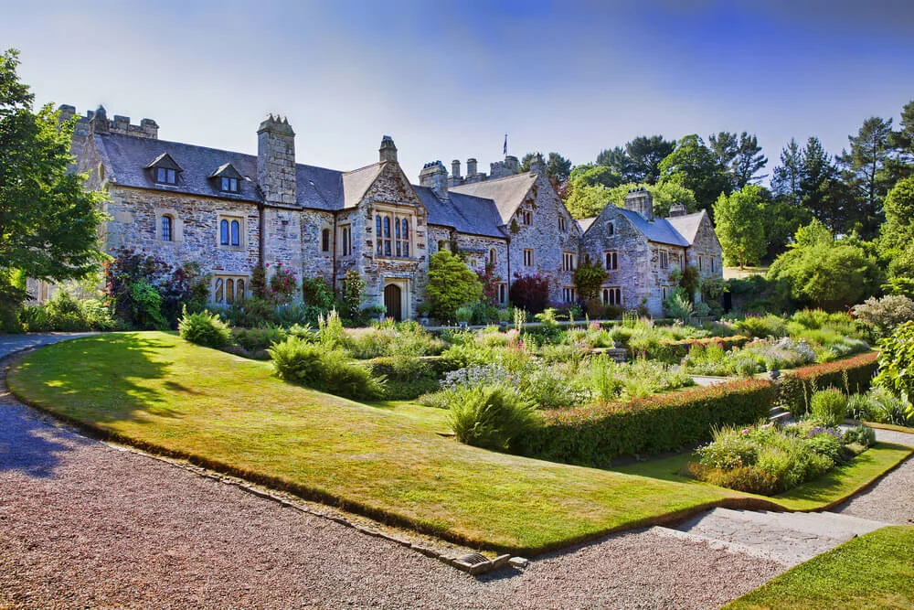 8 Types of Houses - a Comprehensive Guide (With Pictures)