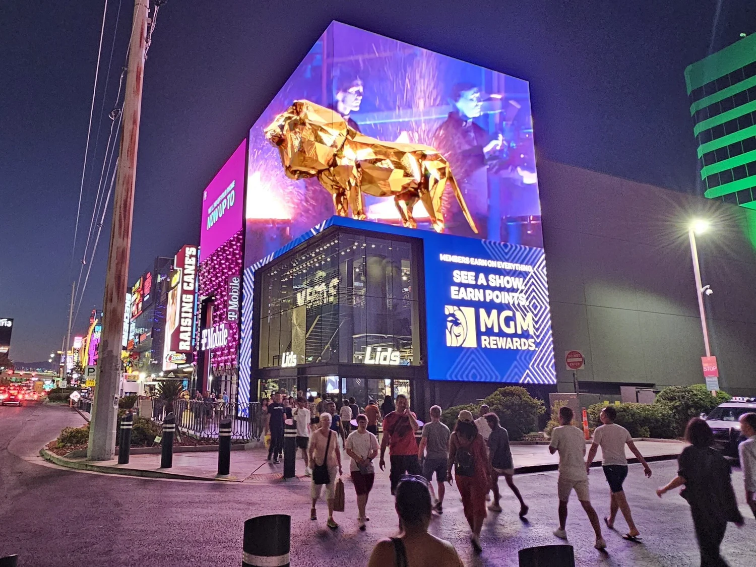 Spotlight Outdoor Ads - Las Vegas Billboard Outdoor Advertising