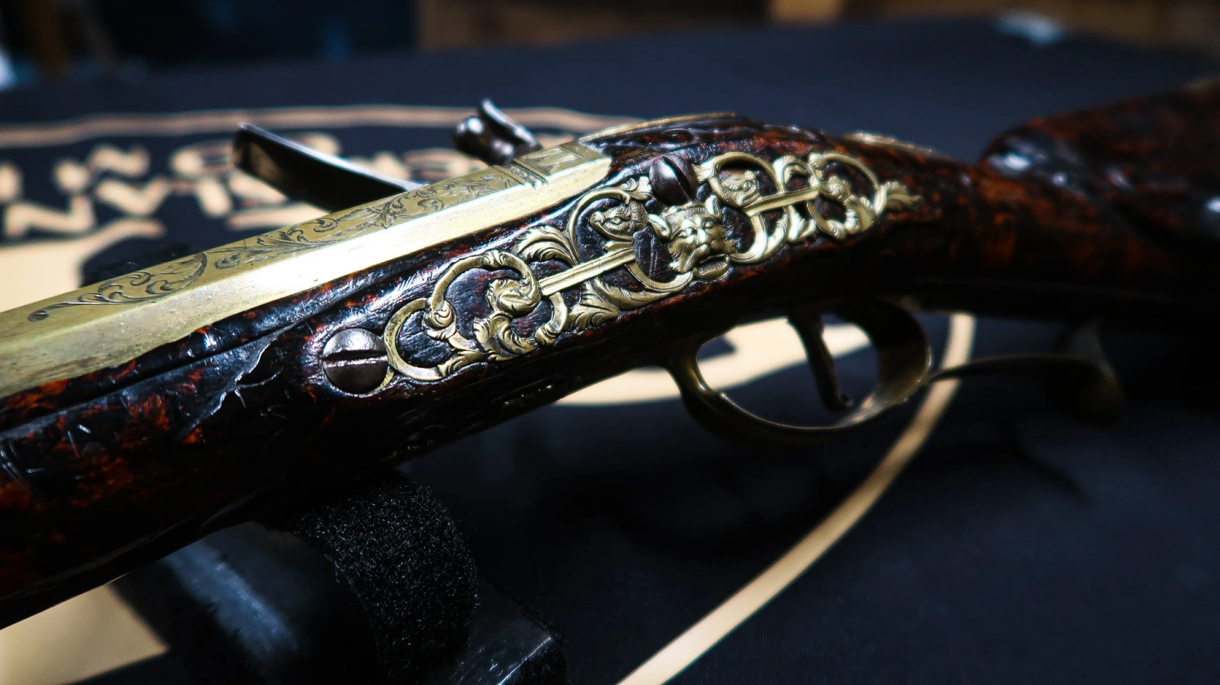 Taking a look at a RARE Brass Barrel Flintlock Jaeger with the Rock ...