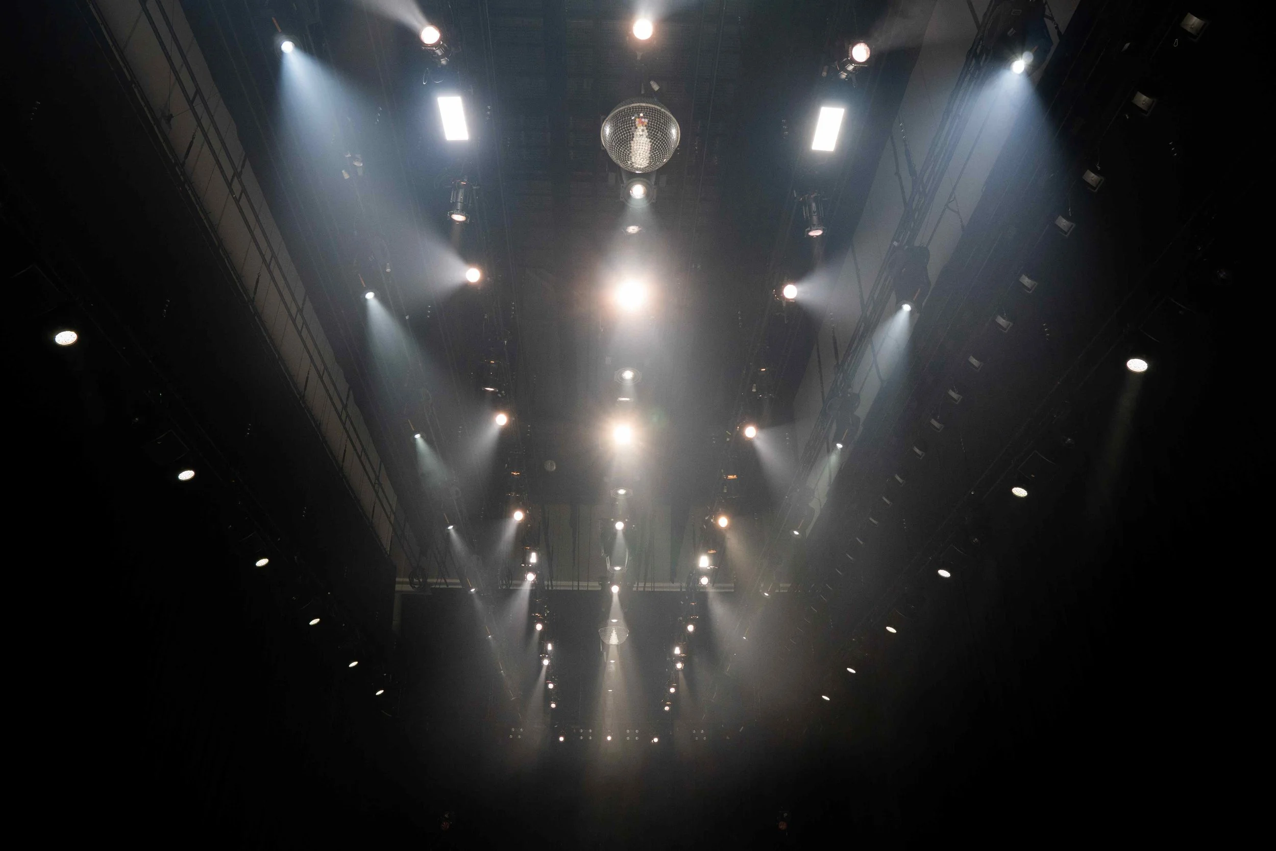 An Essential Guide to Modeling Etiquette at Runway Shows For Beginners ...