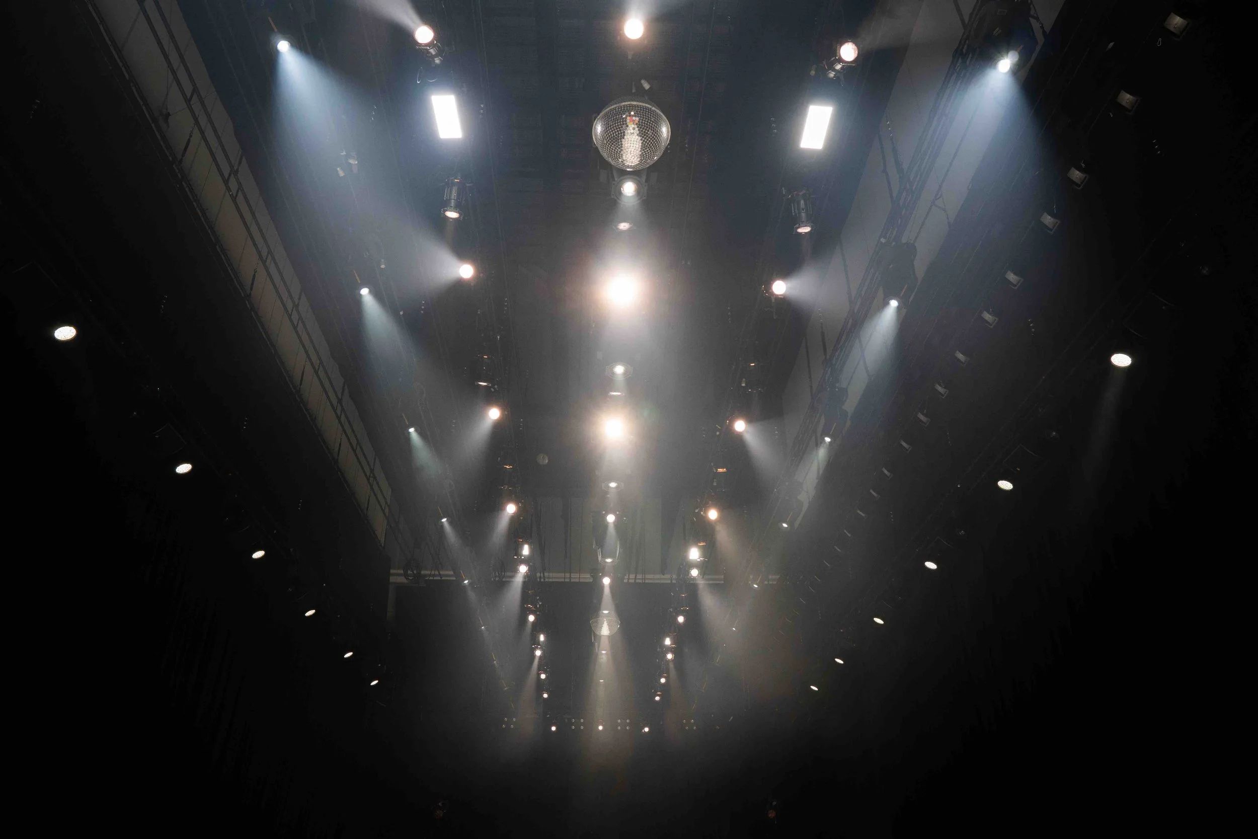 An Essential Guide to Modeling Etiquette at Runway Shows For Beginners ...