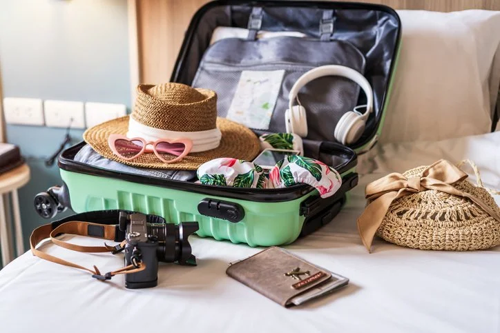 How to Travel for a Week With Only a Carry-On (Ultimate Packing Guide ...