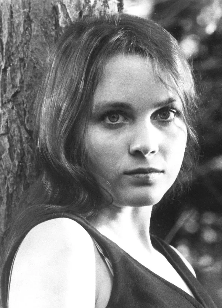 TISA FARROW — FILM REVIEW