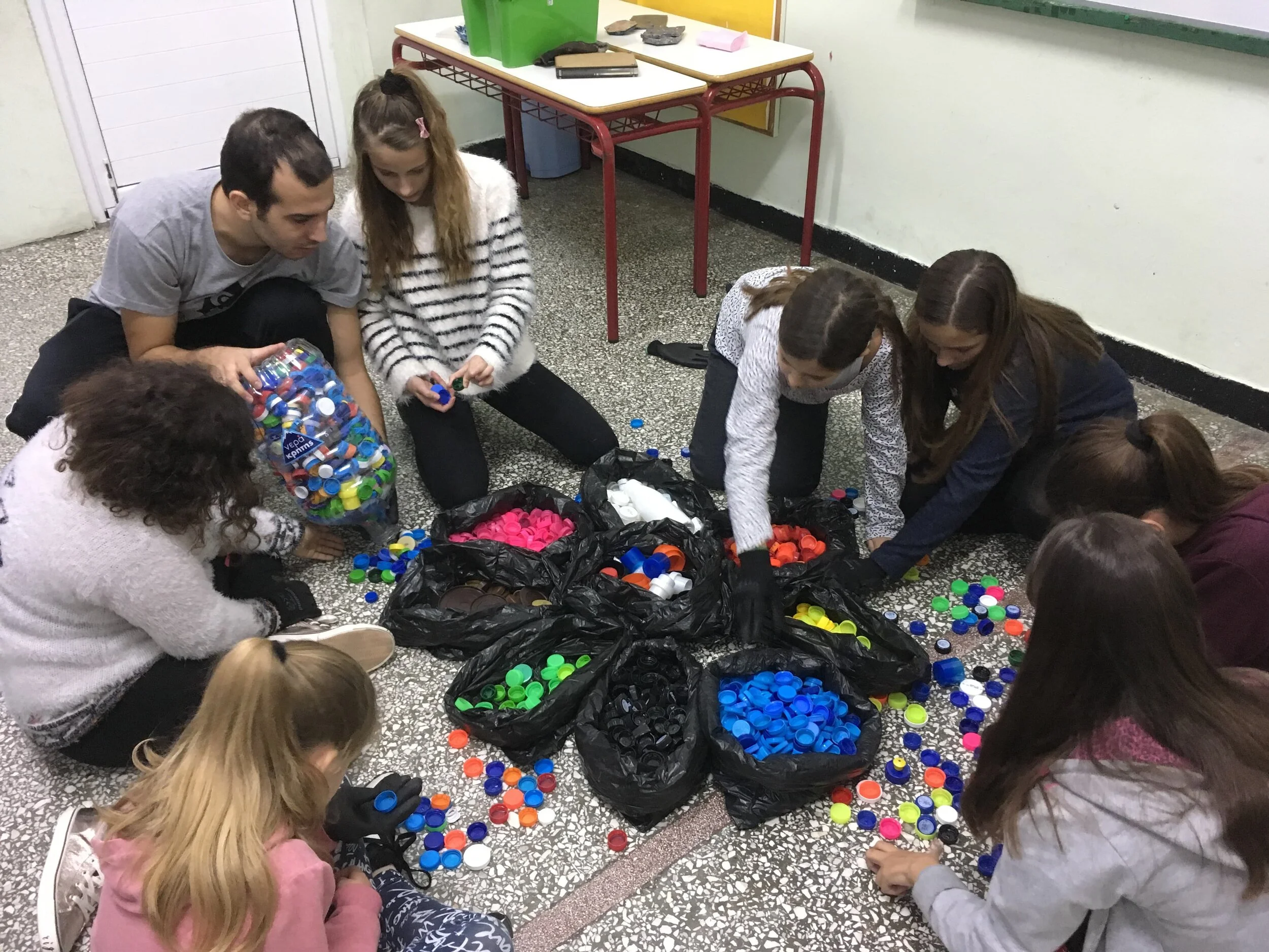 Precious Plastic Lab: Educational workshops for children, for the upcycling of plastic waste ...
