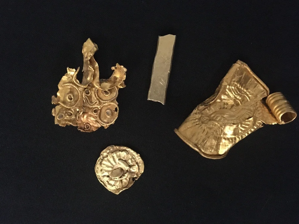 Metal Detectorists Uncover 1,400-Years-old Largest Hoard of Anglo-Saxon ...