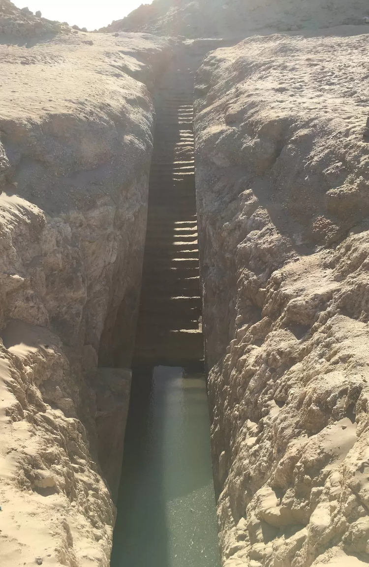 Archaeologists Make Extraordinary Discovery After Diving Into a Flooded ...