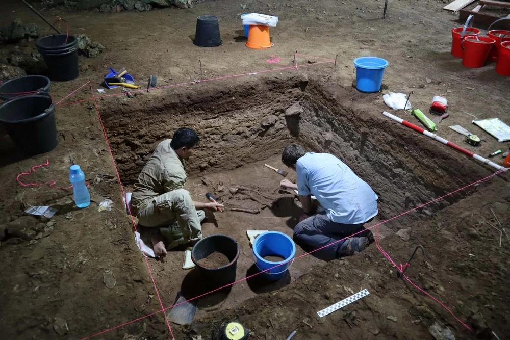 A 31,000-year-old skeleton showing the earliest known complex surgery ...