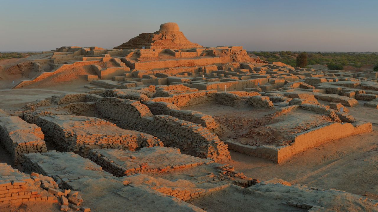 The Forgotten City of Mohenjo-Daro: The Heart of the Indus Valley