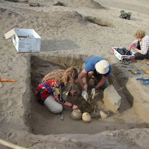 A 2,100-year-old "iPhone" was discovered by archaeologists in a woman's ...
