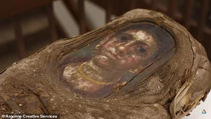 Powerful X-rays used for first time to 'see' through wrapping of 1,900 ...