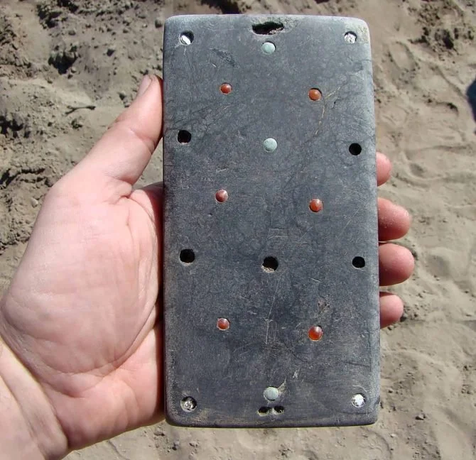 A 2,100-year-old "iPhone" was discovered by archaeologists in a woman's ...