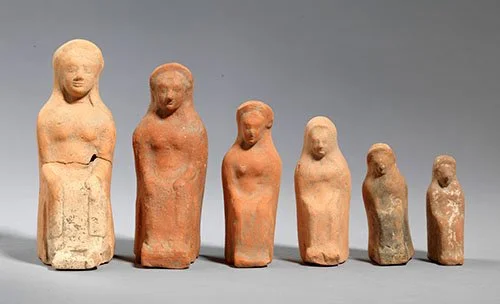 The world of Greek clay figurines