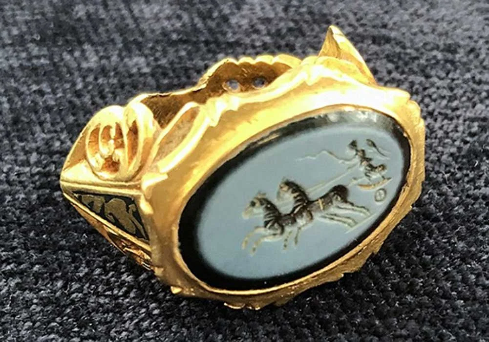 A 1,800-year-old Roman signet ring engraved with the goddess of Victory ...
