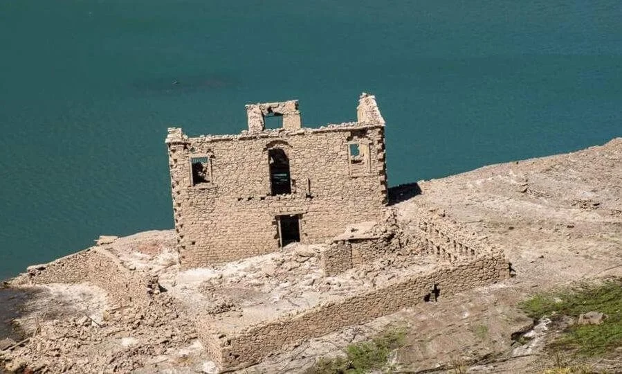 Village Kallio, Greece: When Climate Change Revealed the Sunken Village ...