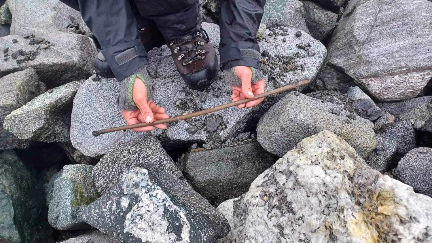 In Norway, archaeologists discover a Stone Age arrow stuck in the ice