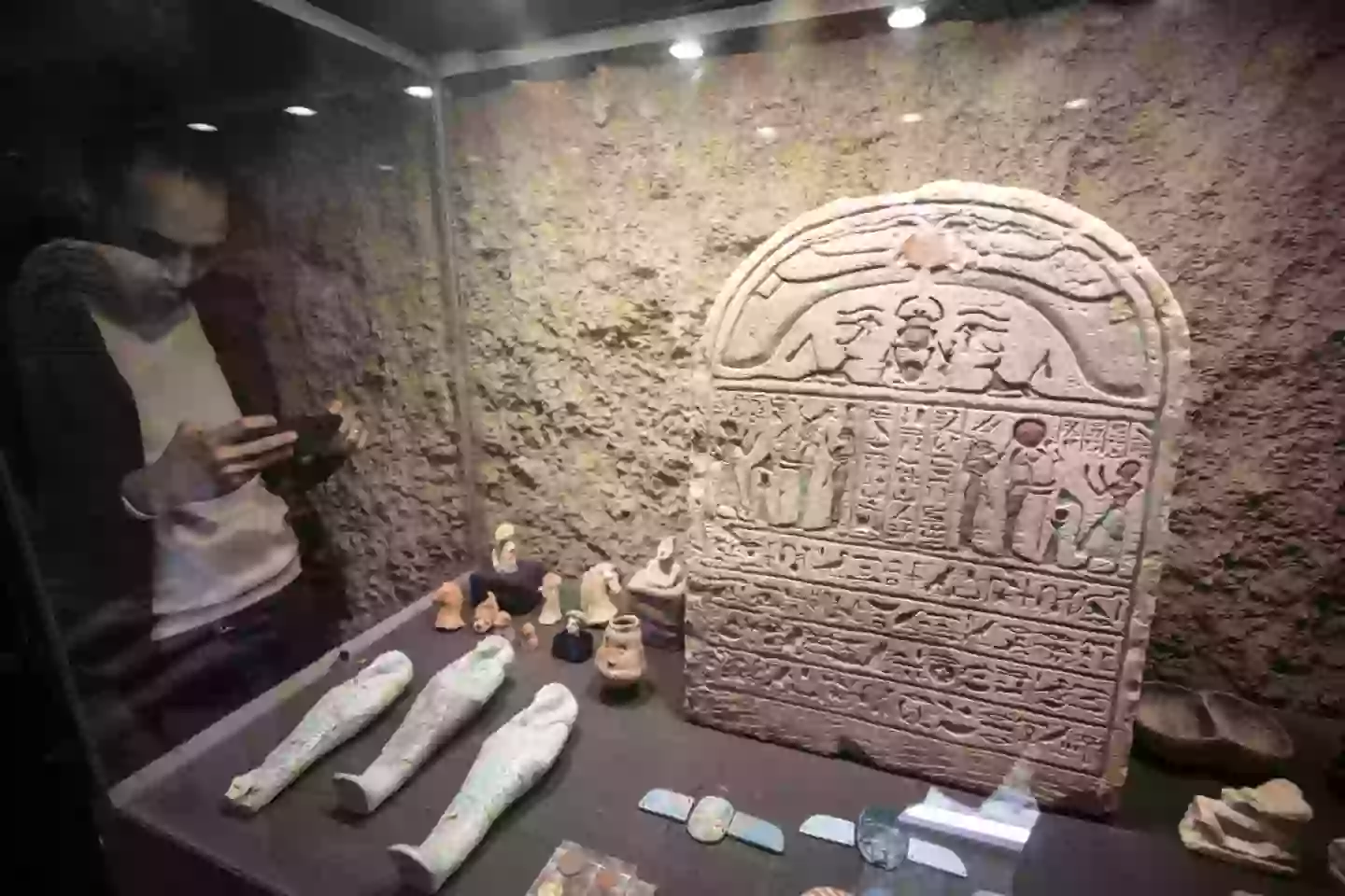 New Discovery Near Tutankhamun's Tomb Challenges What We Know About ...